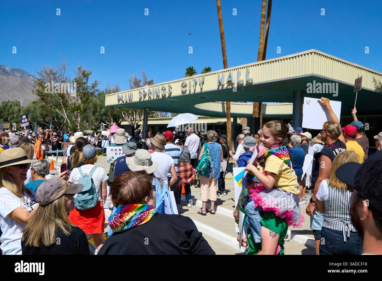 Palm Springs, California, USA. 5th Apr, 2025. Several thousand ...