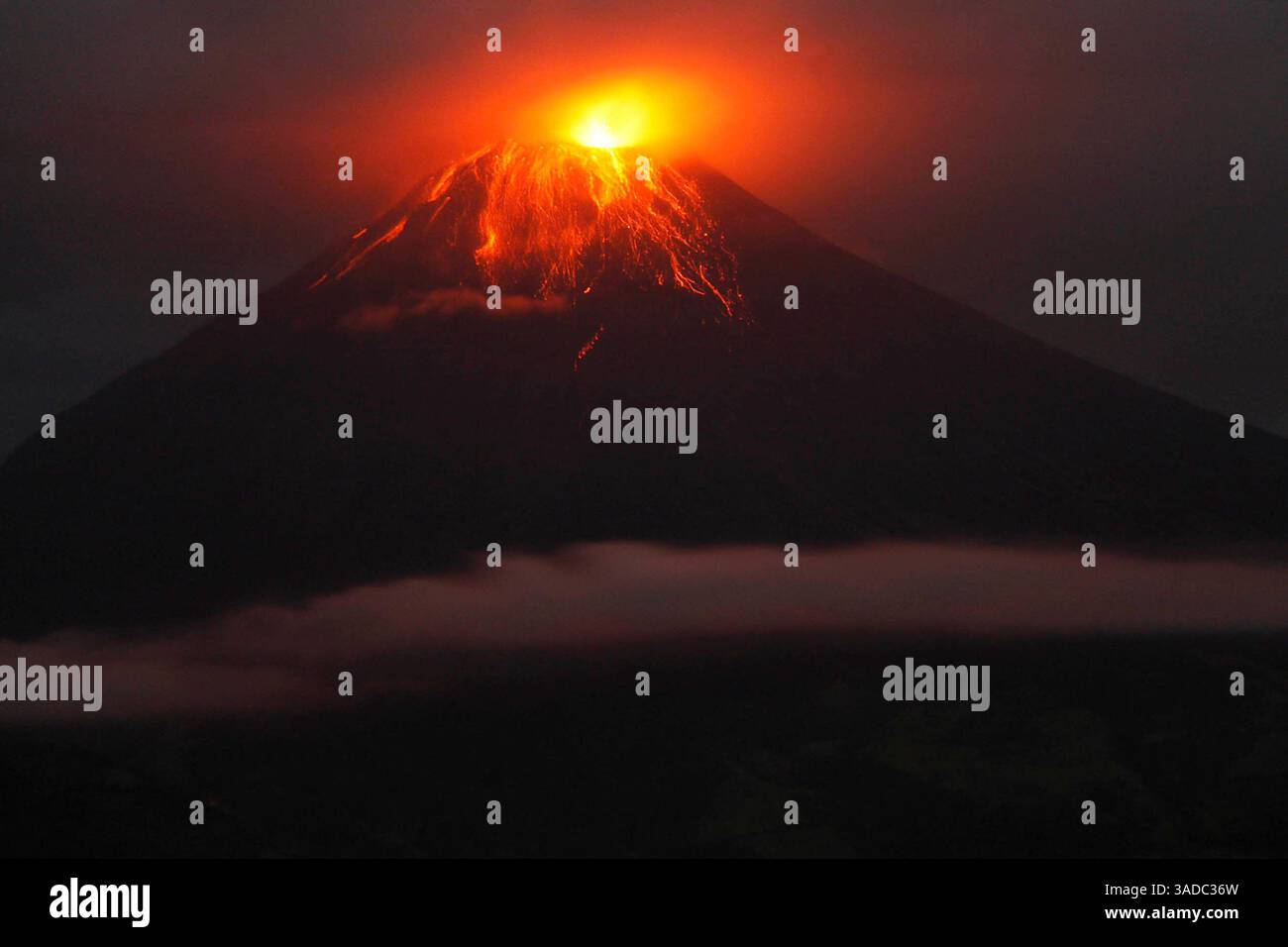 Dec. 3, 2011 - Ecuador - Ambato..Tungurahua..Ecuador 02/12/11 ...