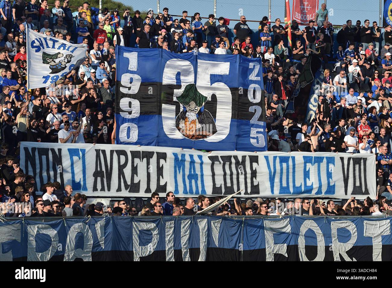 Pisa, Italy. 05th Apr, 2025. Fans of Pisa during AC Pisa vs Modena FC ...
