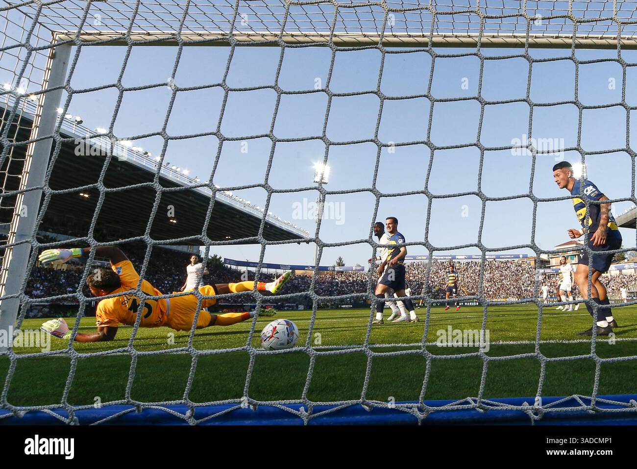 Parma, Italy. 05th Apr, 2025. Matteo Darmian of Inter FC scores a goal ...