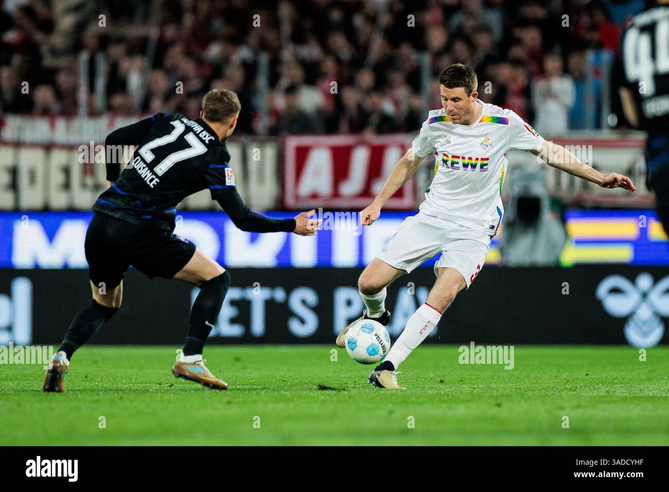 Zweikampf Michael Cuisance (Hertha BSC Berlin, 27), Dominique Heintz (1. FC K?ln, 3) 2. Fu?ball ...