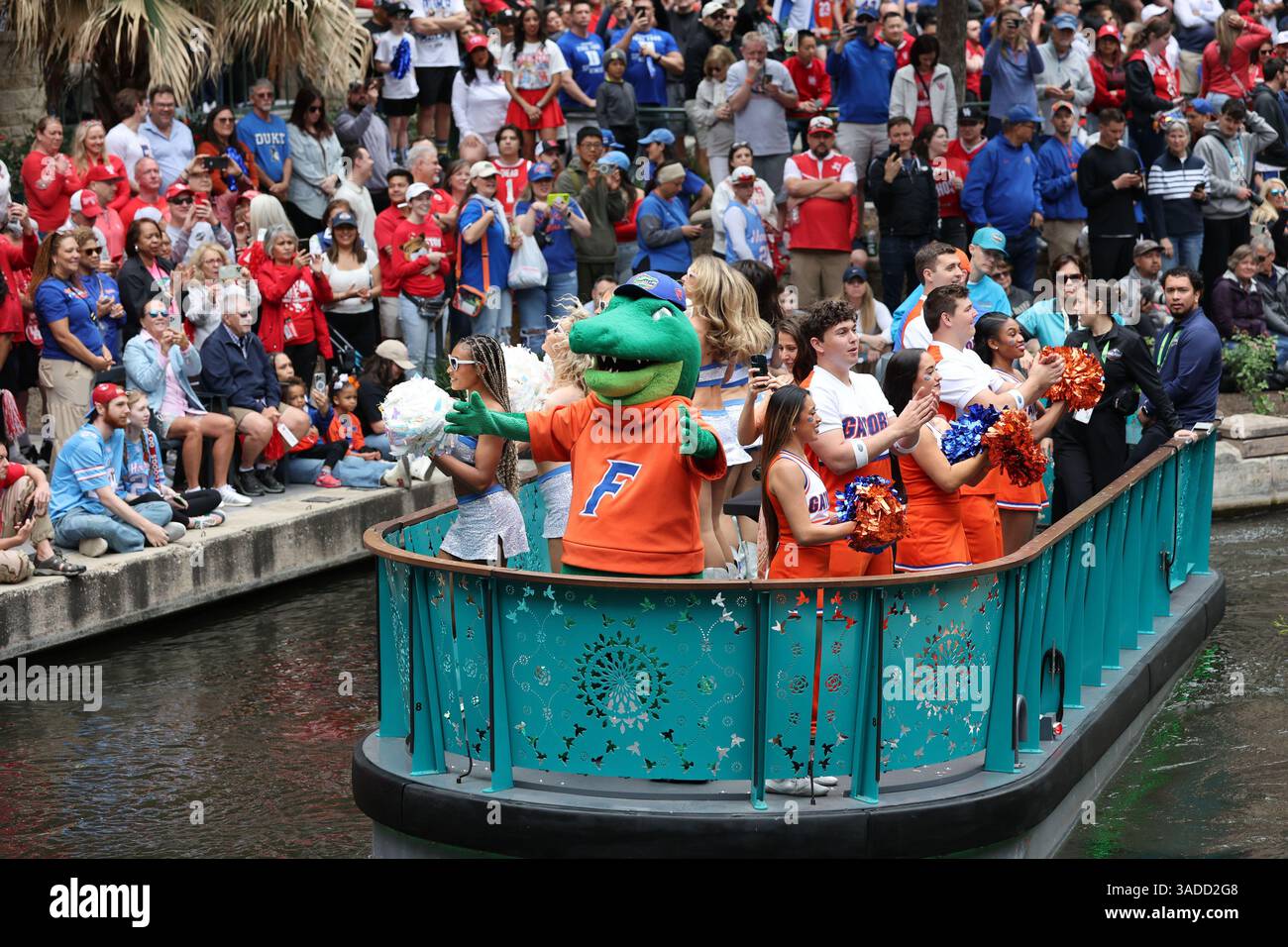 San Antonio, United States. 05th Apr, 2025. The Florida Gators mascot ...