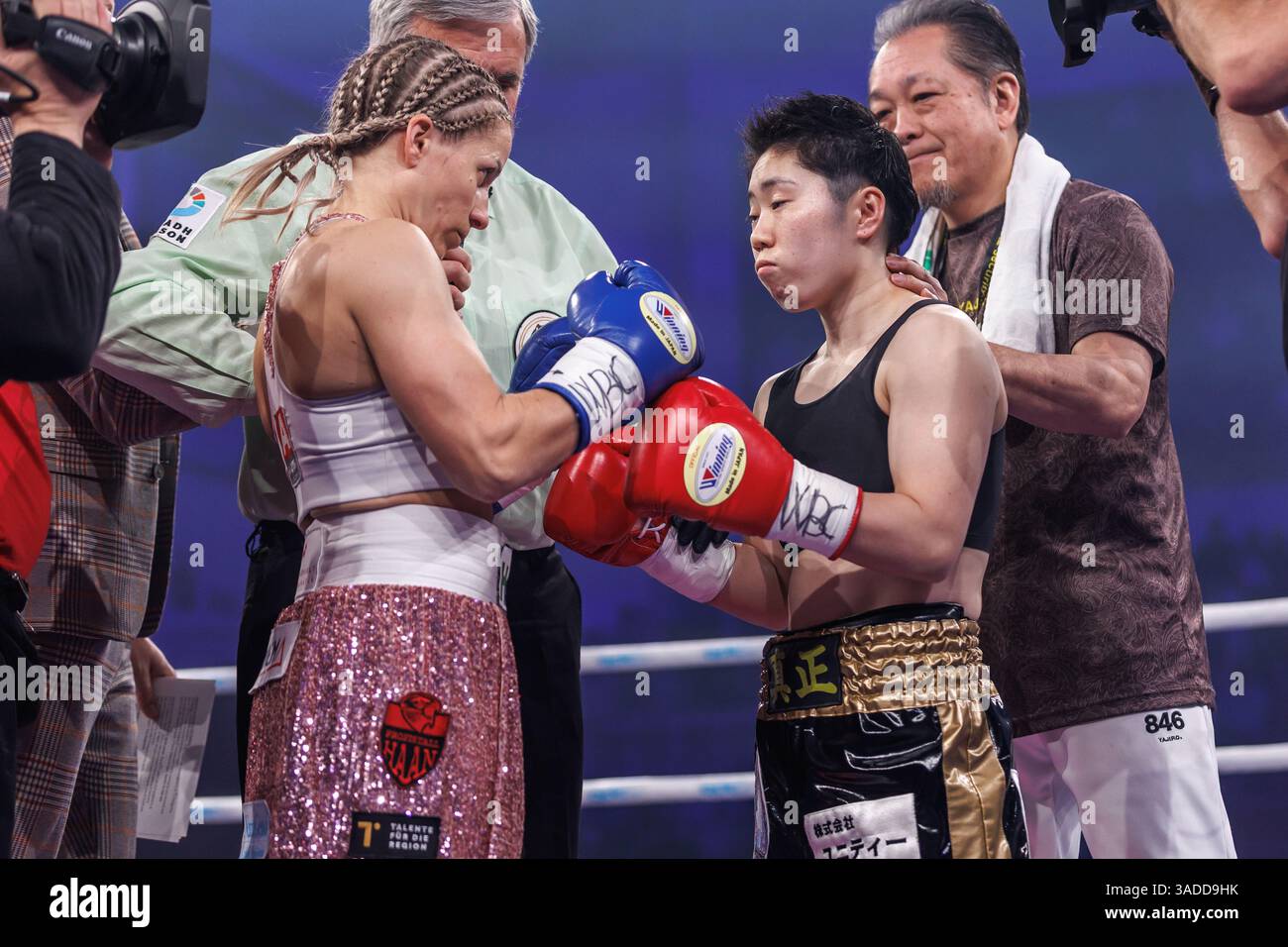 Potsdam, Germany. 05th Apr, 2025. Boxing: WBC, WBA, WBO, IBF World Atomweight Championship ...