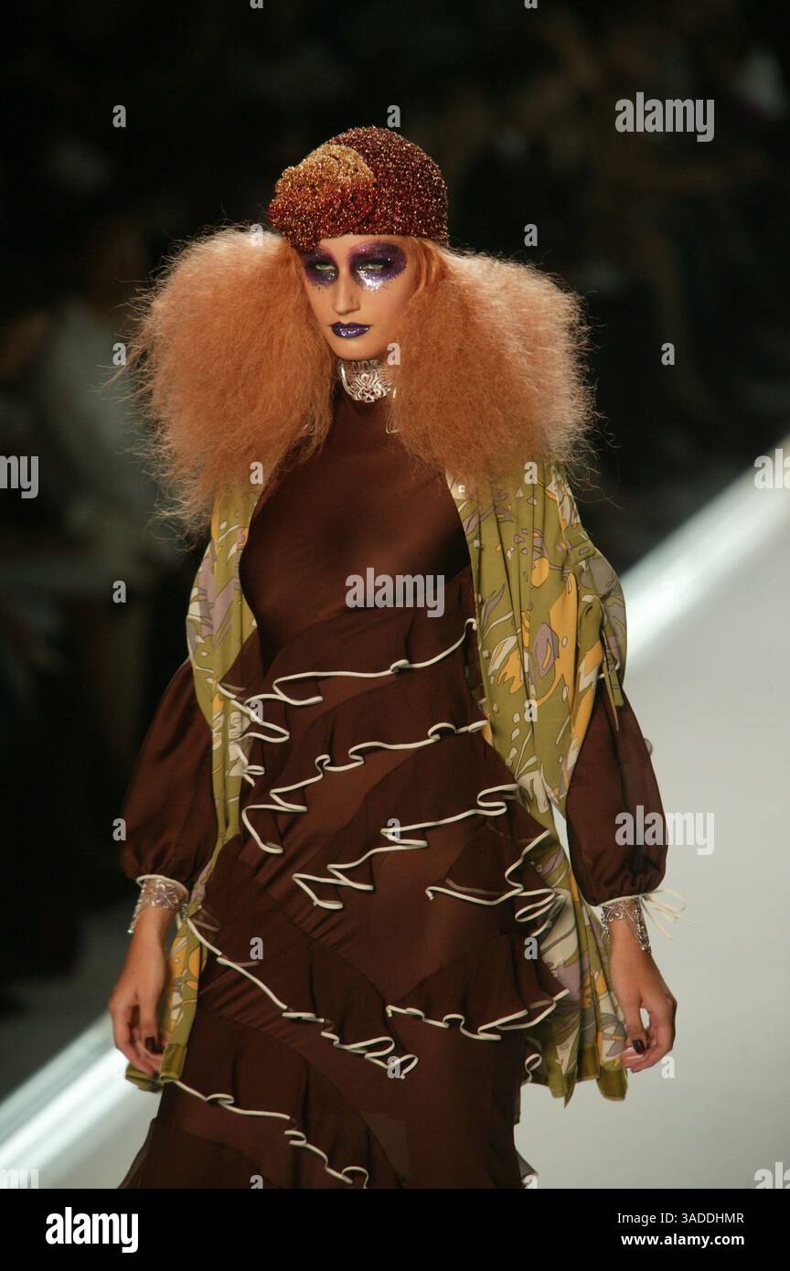 Dior spring 2004 hi-res stock photography and images - Alamy