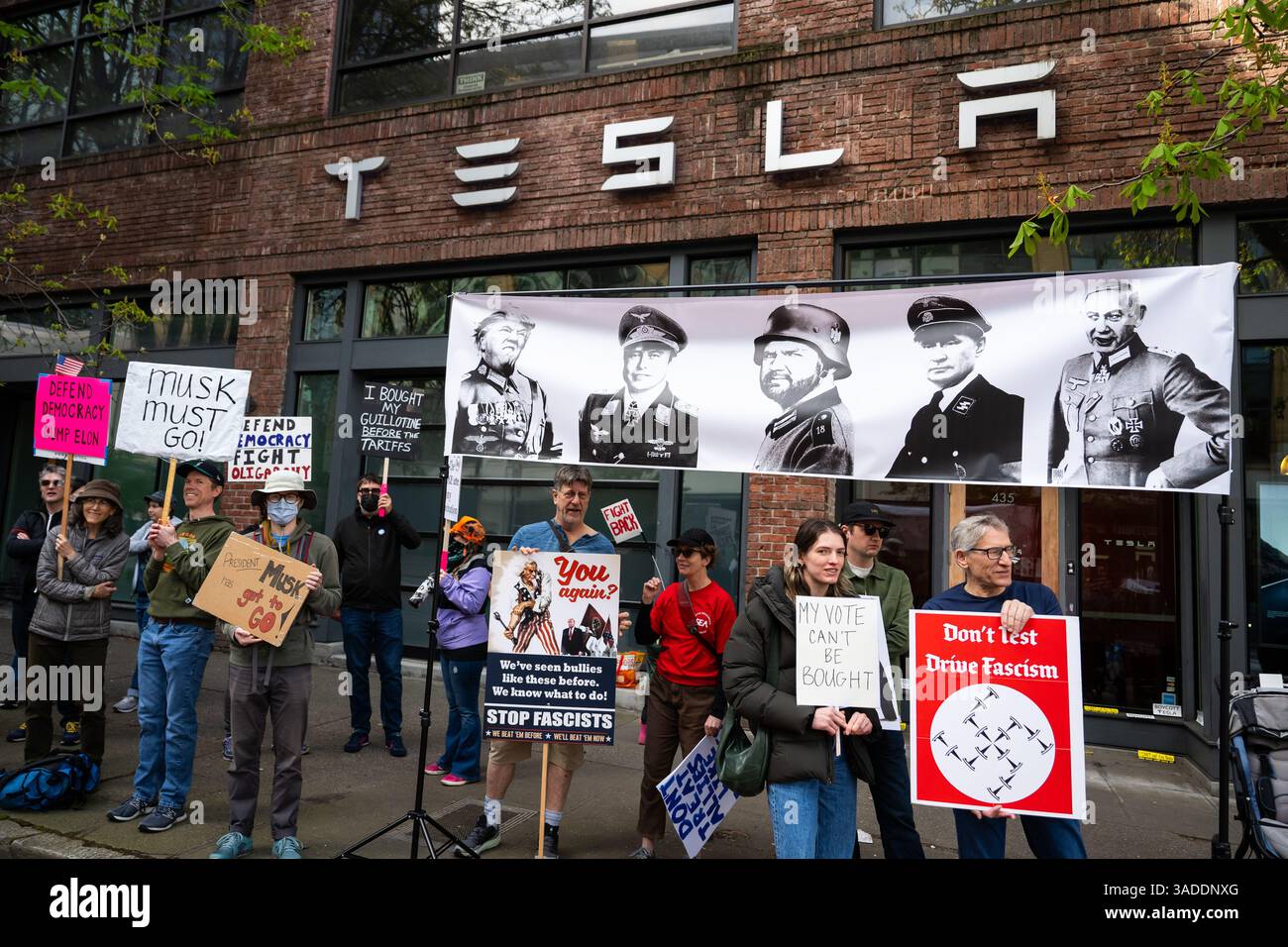 Seattle, USA. 5th Apr 2025. Activists continue to gather at the South ...