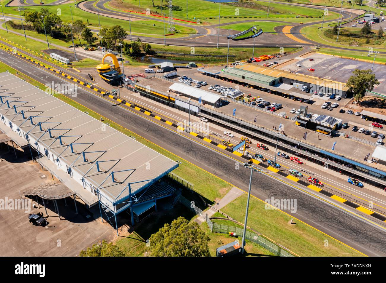 Start line of performance super cars racing track of Sydney Motor sport ...