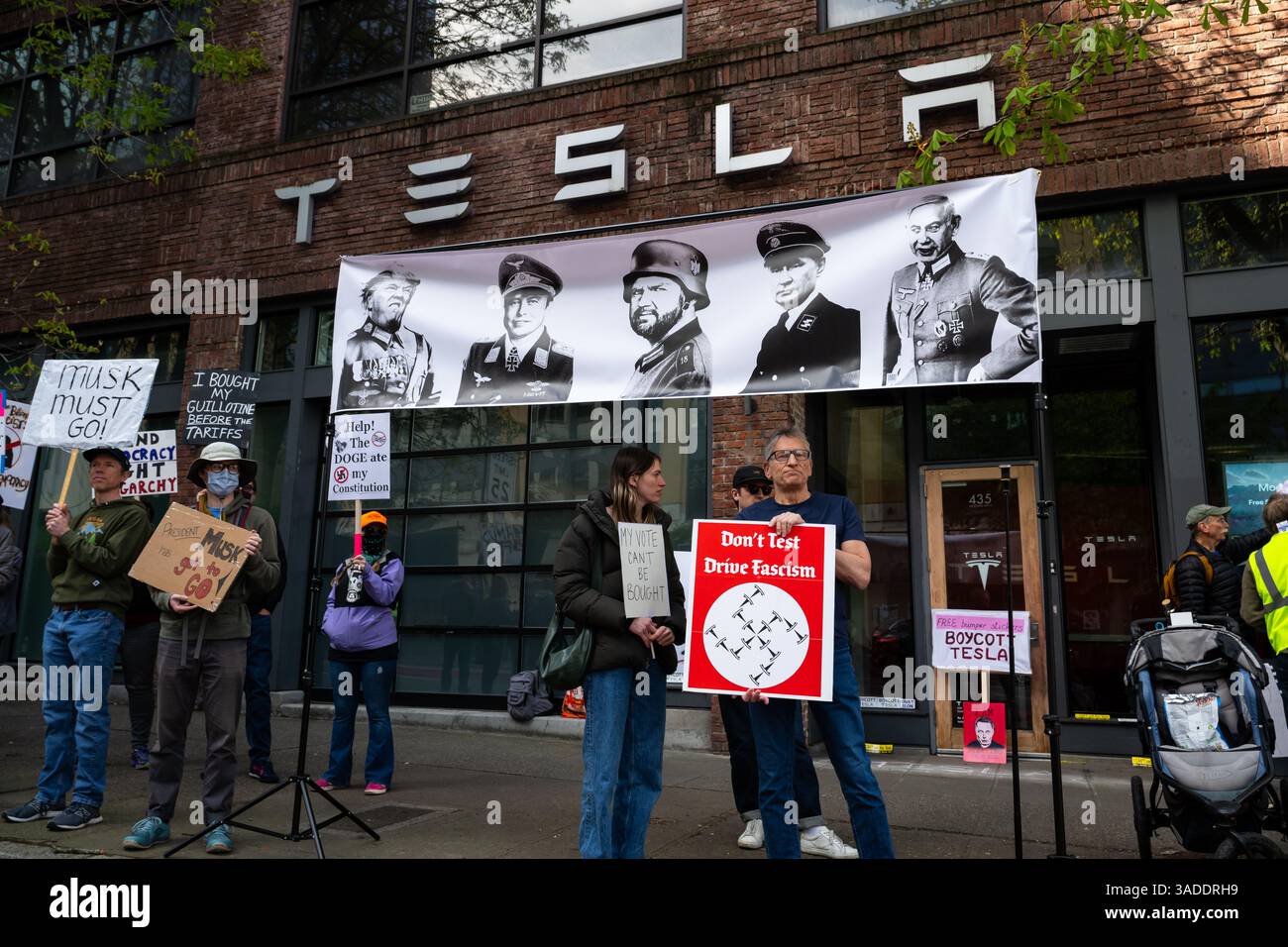 Seattle, USA. 5th Apr 2025. Activists continue to gather at the South ...