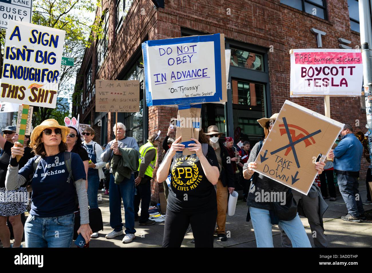 Seattle, USA. 5th Apr 2025. Activists continue to gather at the South ...