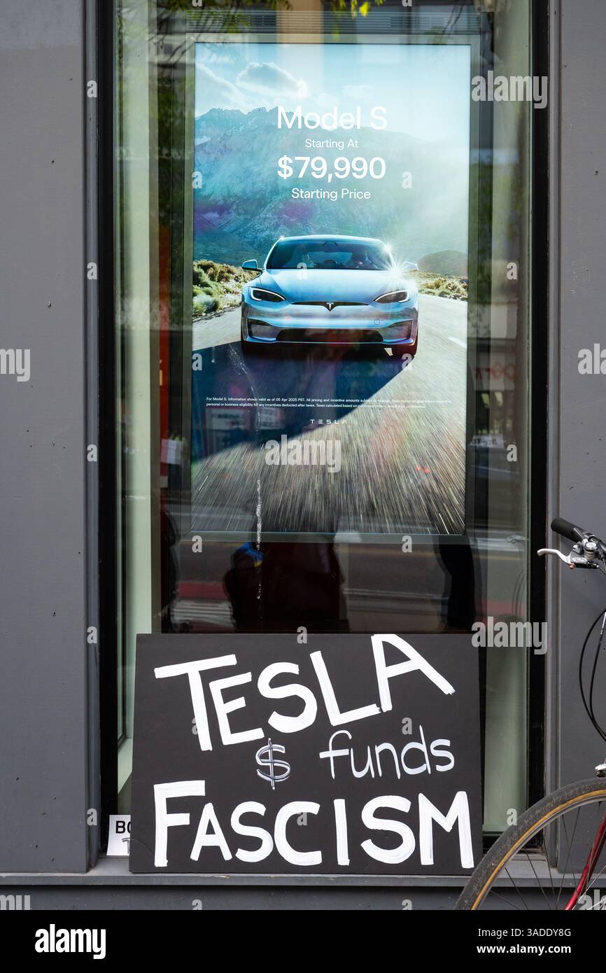 Seattle, USA. 5th Apr 2025. Activists continue to gather at the South ...