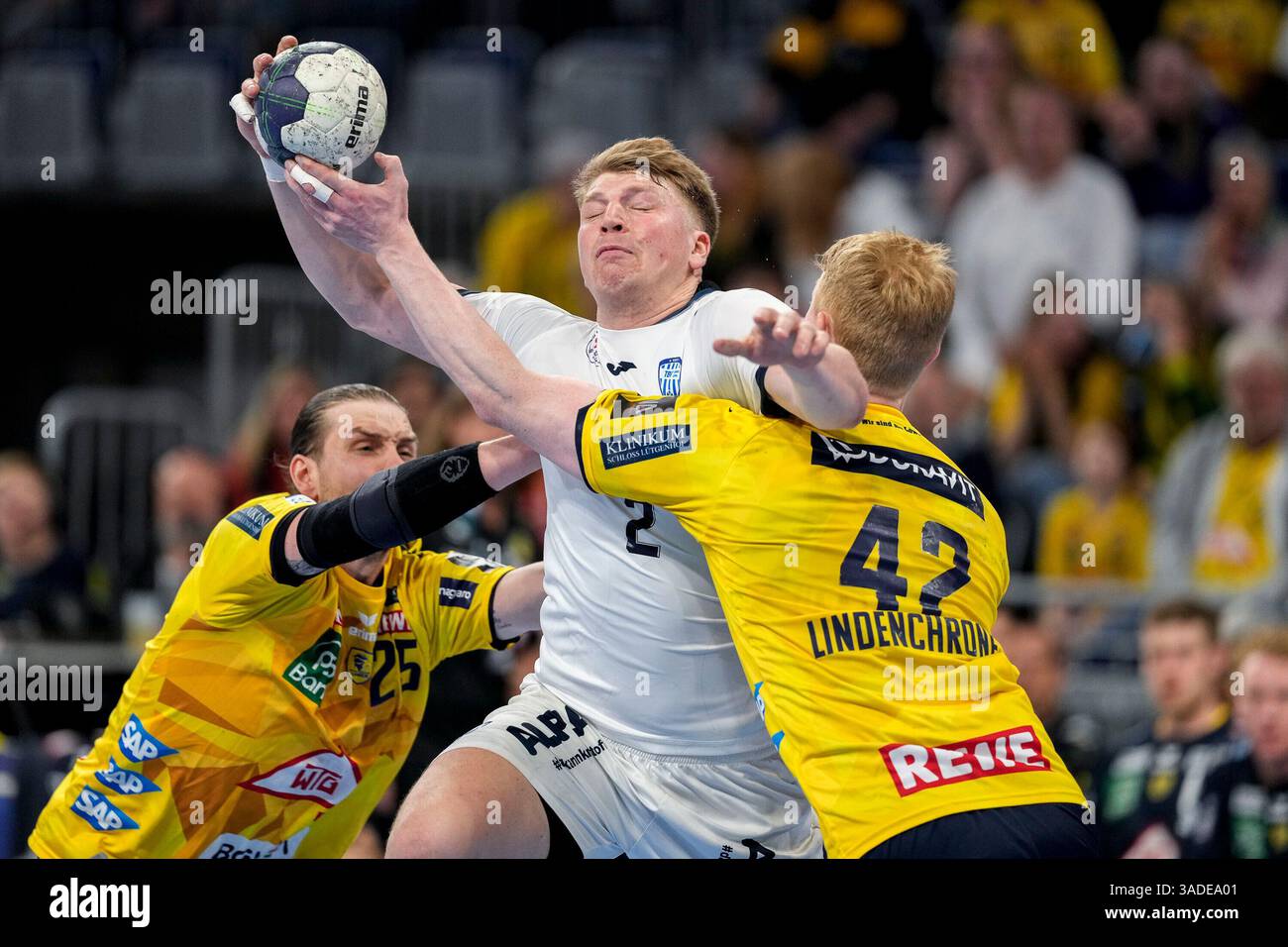 Mannheim, Deutschland. 05th Apr, 2025. v.li.:Olle Forsell Schefvert ...