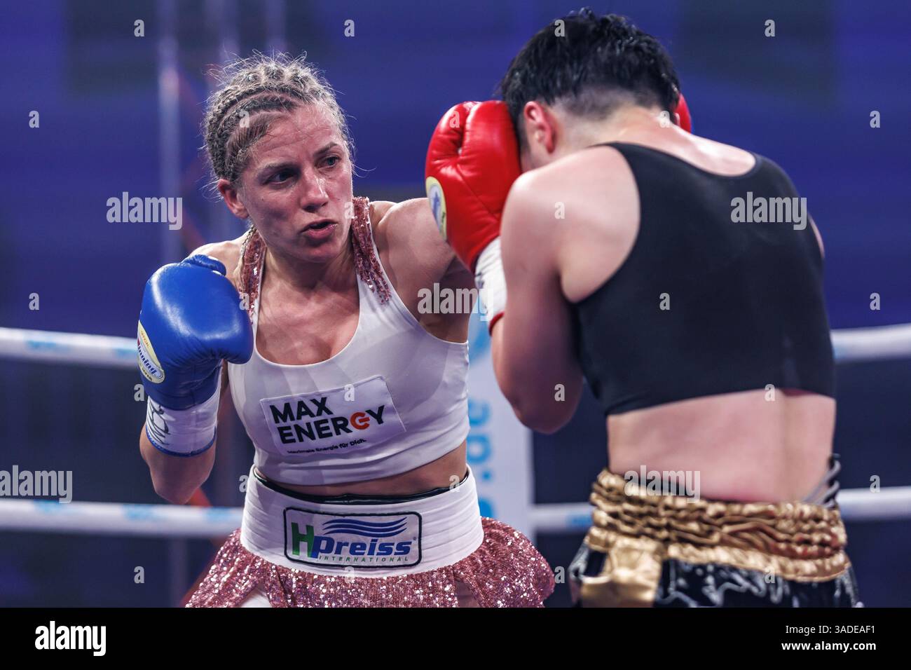 Potsdam, Germany. 05th Apr, 2025. Boxing: WBC, WBA, WBO, IBF World Atomweight Championship ...
