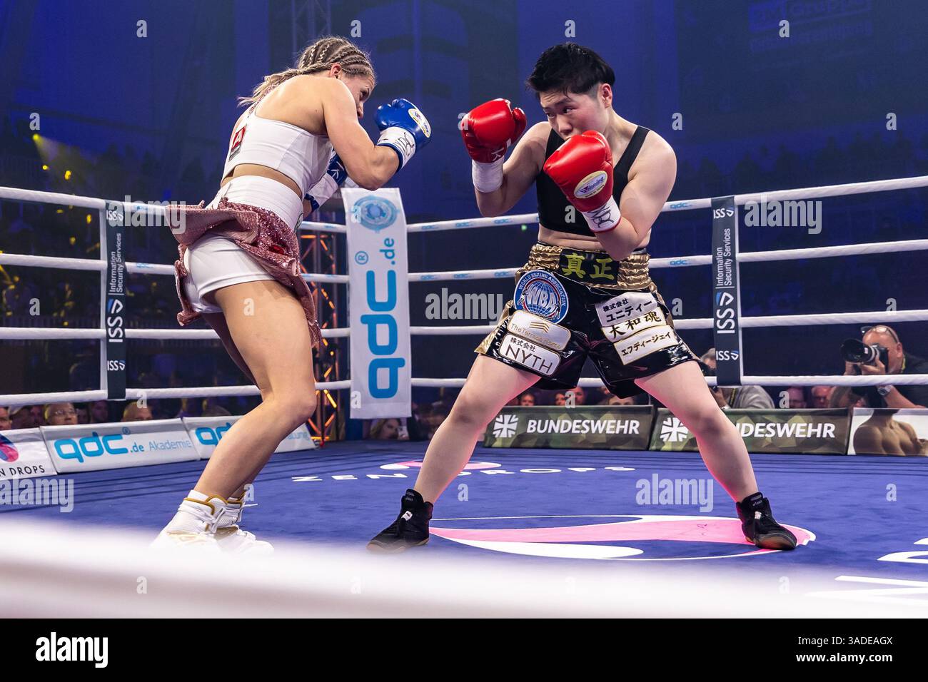 Potsdam, Germany. 05th Apr, 2025. Boxing: WBC, WBA, WBO, IBF World Atomweight Championship ...
