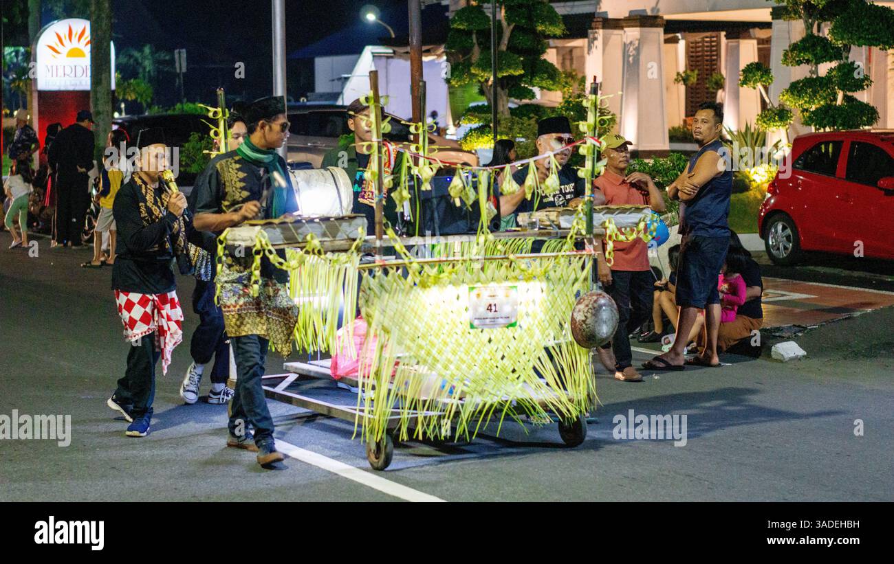 Muslims takbiran welcoming eid al hi-res stock photography and images ...