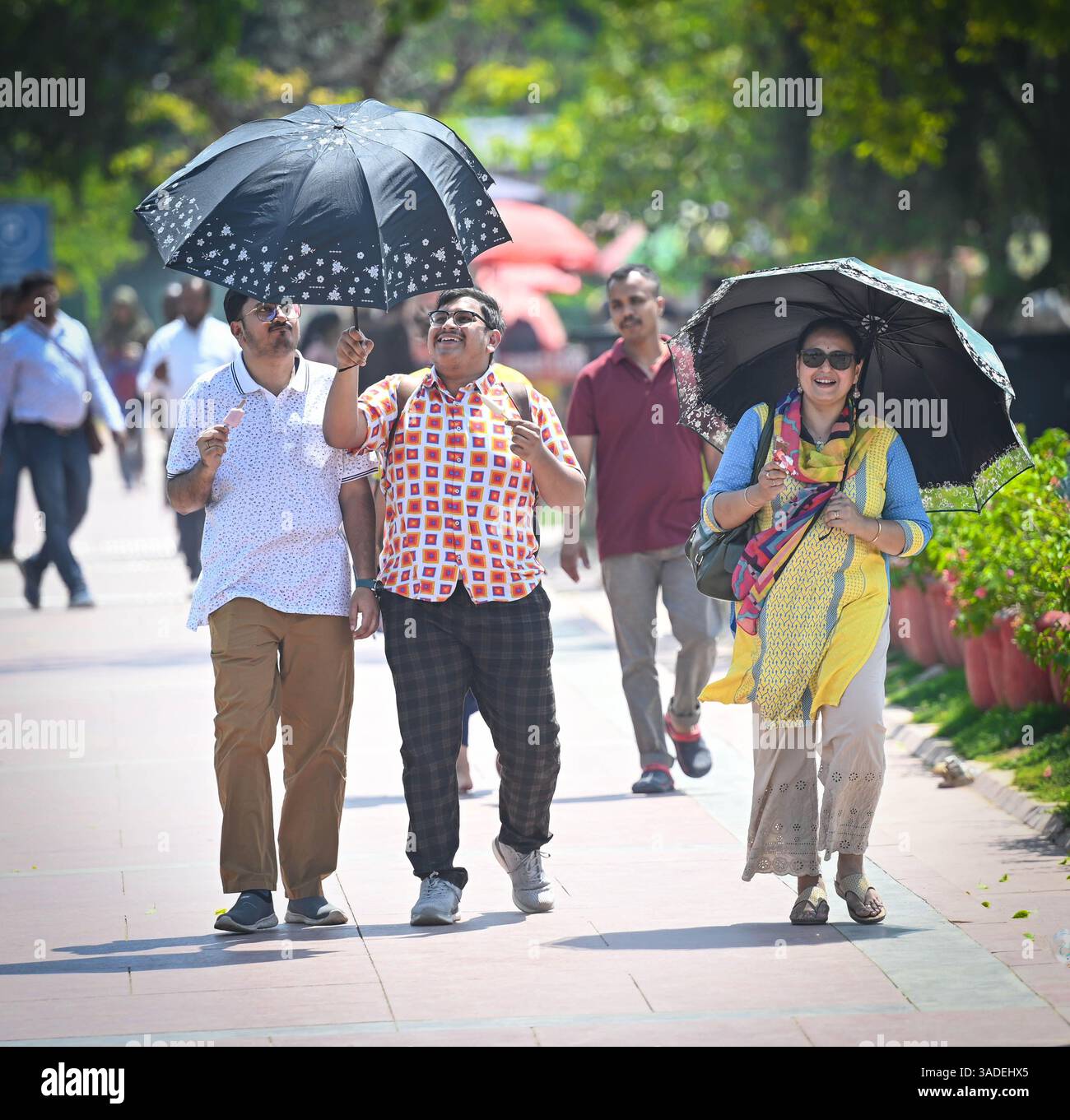 NEW DELHI, INDIA - APRIL 5: Tourists seen out on a hot day at India ...