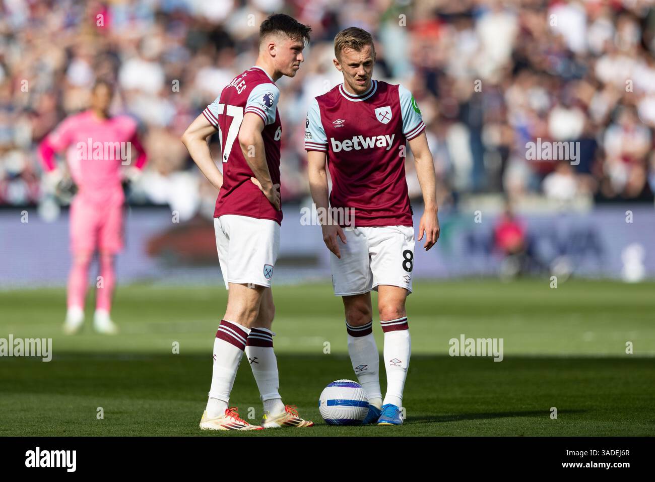 Oliver Scarles (57) of West Ham United and James Ward-Prowse (8) of ...