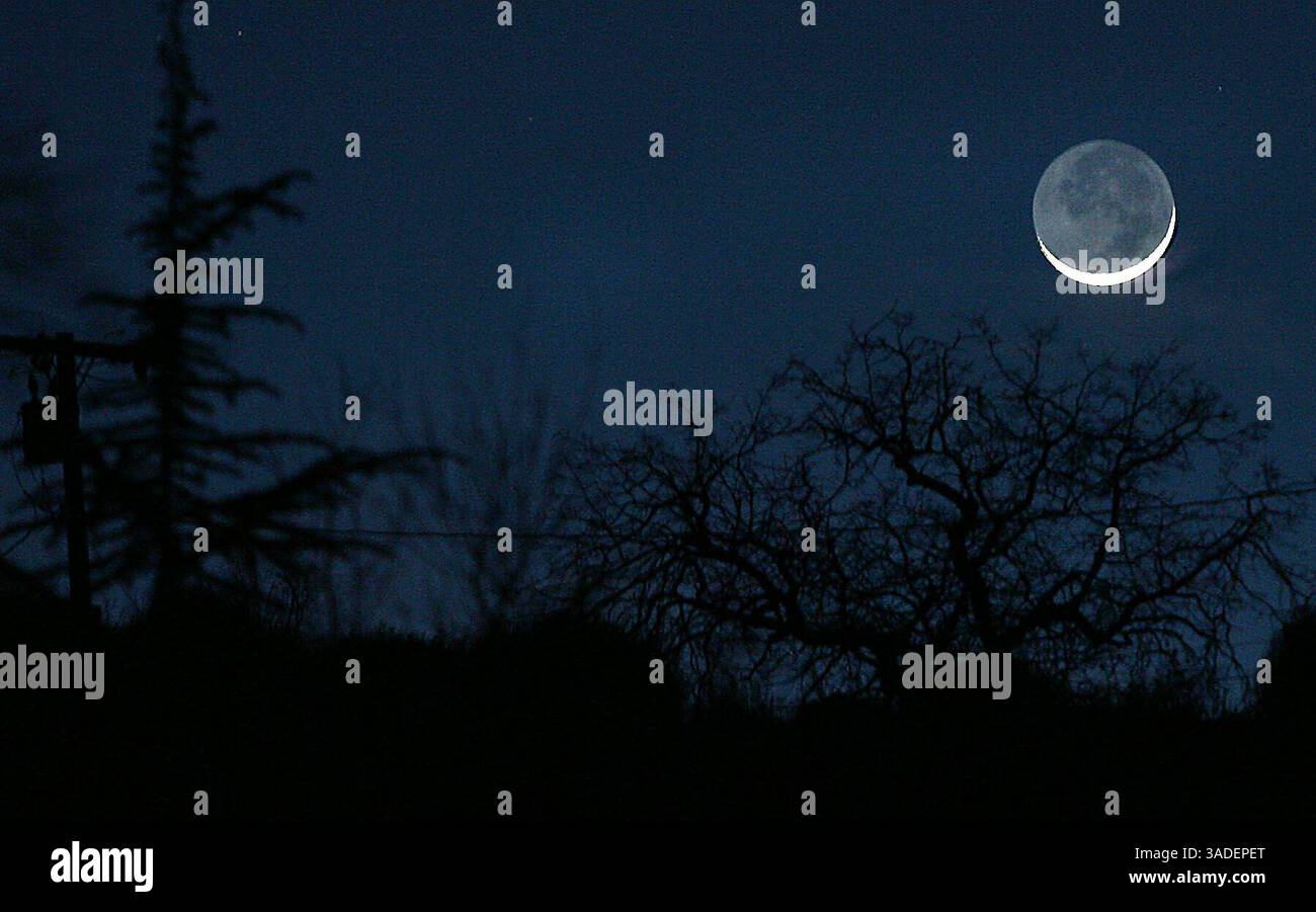 Moon comes up over hi-res stock photography and images - Alamy