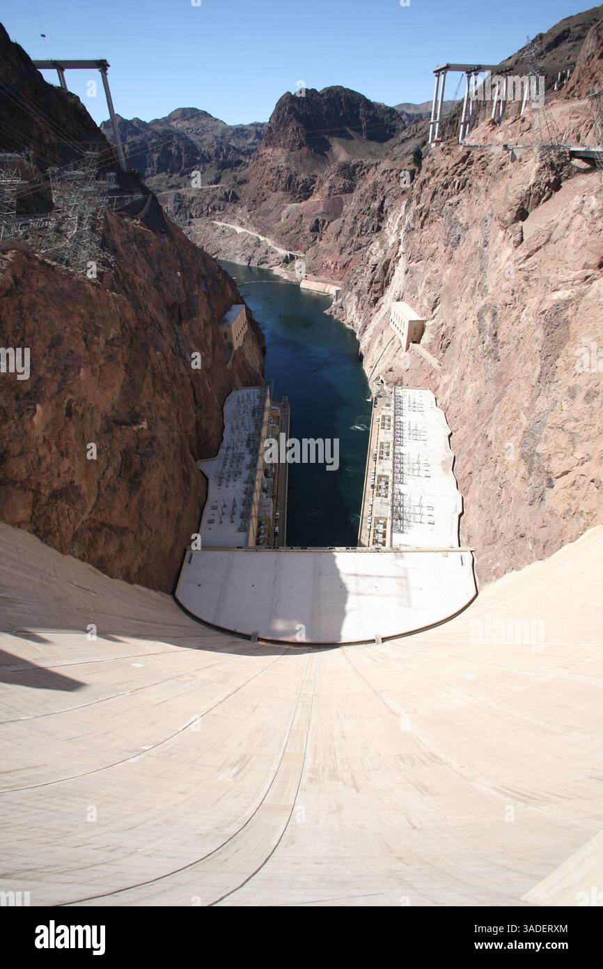 Alex Horvath / The Californian.Travel Hoover Dam - View from the top of ...