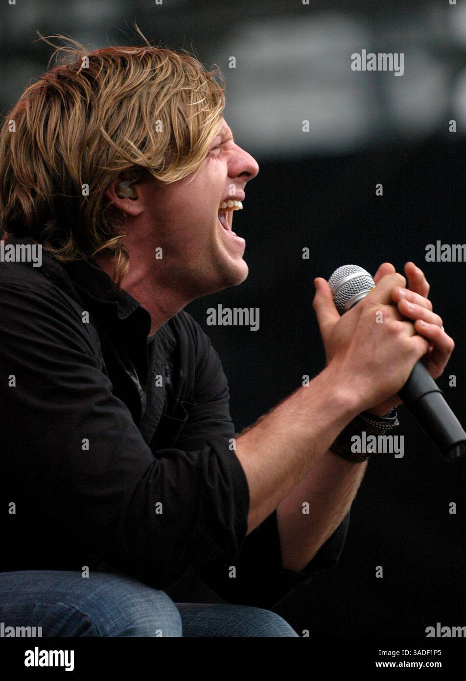 May 01, 2004; Atlanta, Georgia, USA; JONATHAN FOREMAN, lead singer of ...