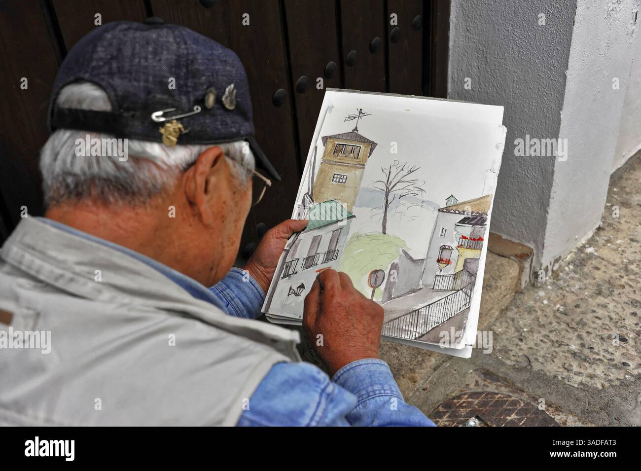 Elderly man draws sketch hi-res stock photography and images - Alamy