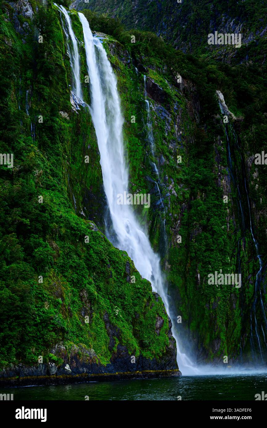 The large and powerful Stirling Falls in Milford Sound on New Zealand's ...