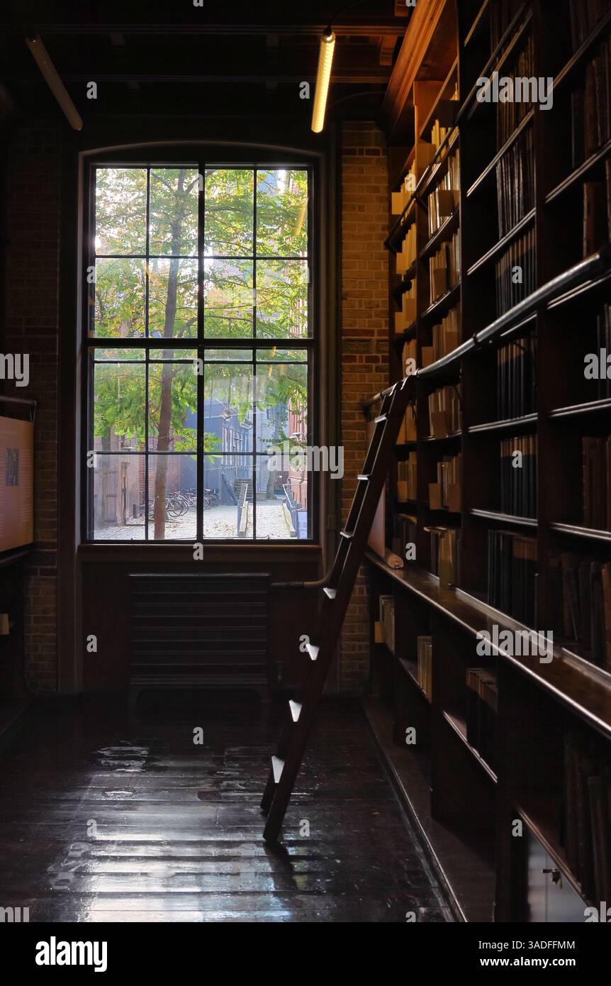 Historiclibrary hi-res stock photography and images - Alamy
