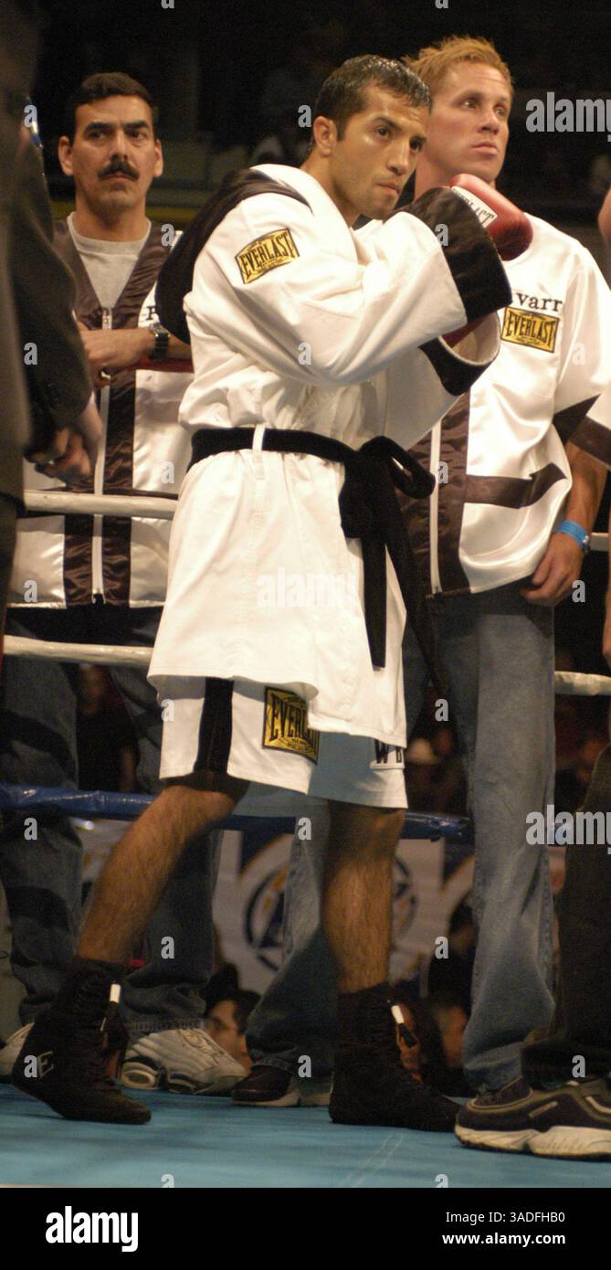 Nov 22, 2003; Los Angeles, CA, USA; Boxer Jose Navarro (white trunks ...