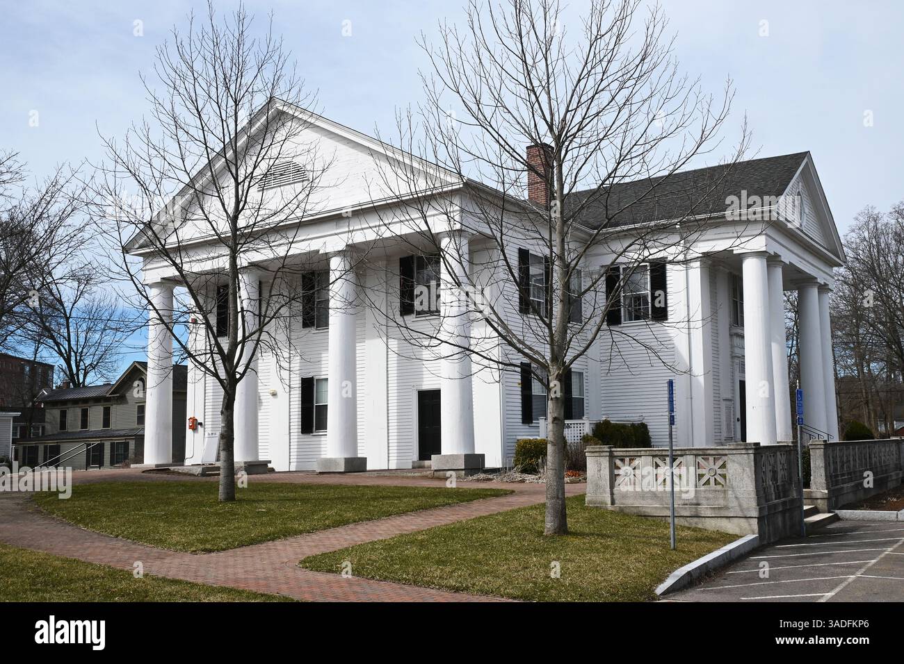 FRAMINGHAM, MASSACHUSETTS - 28 MAR 2025: Village Hall on the Common ...