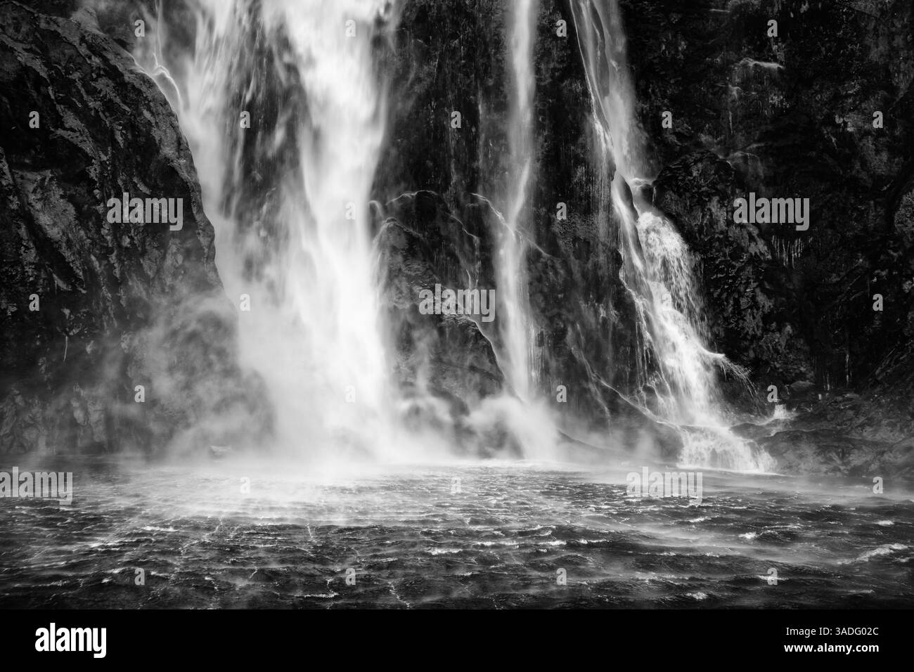 The large and powerful Stirling Falls in Milford Sound on New Zealand's ...