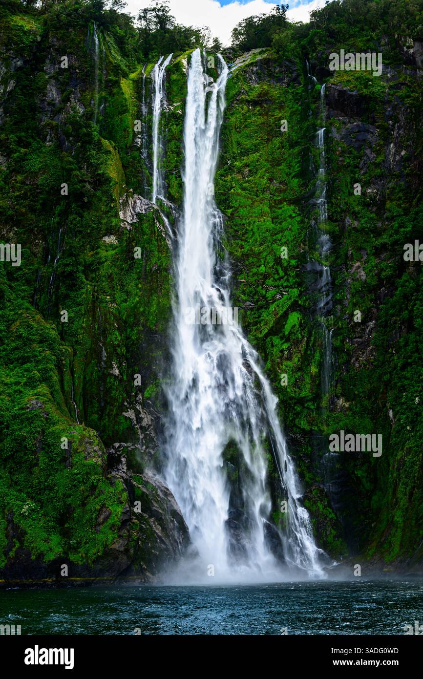 The large and powerful Stirling Falls in Milford Sound on New Zealand's ...