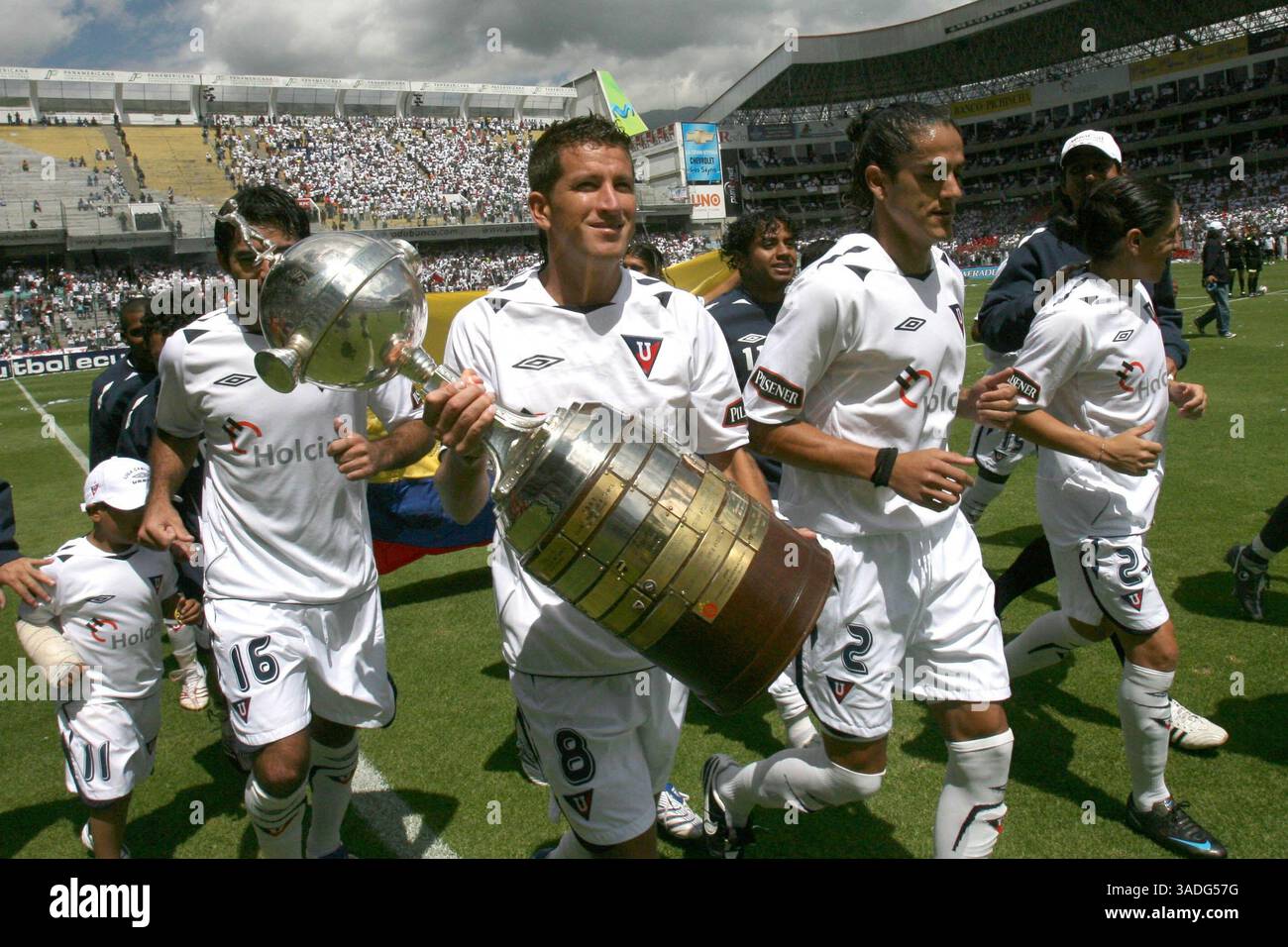 Trofeo de la copa de fútbol hi-res stock photography and images - Alamy
