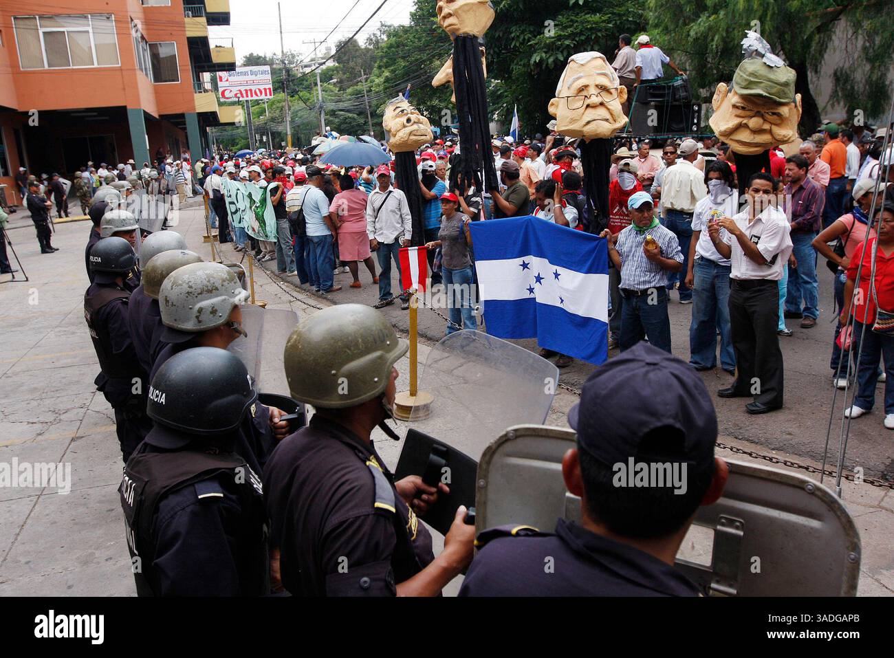 La resistencia popular marcho hoy, en una protesta pacifica, losl ...