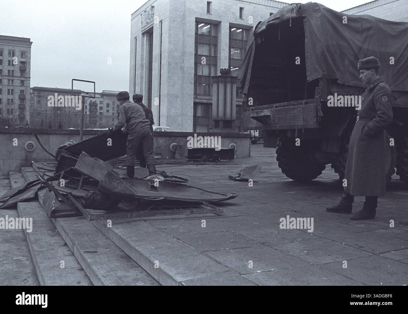 Oct 10, 1991; Moscow, Russia; Russian soldiers tear down barricades ...