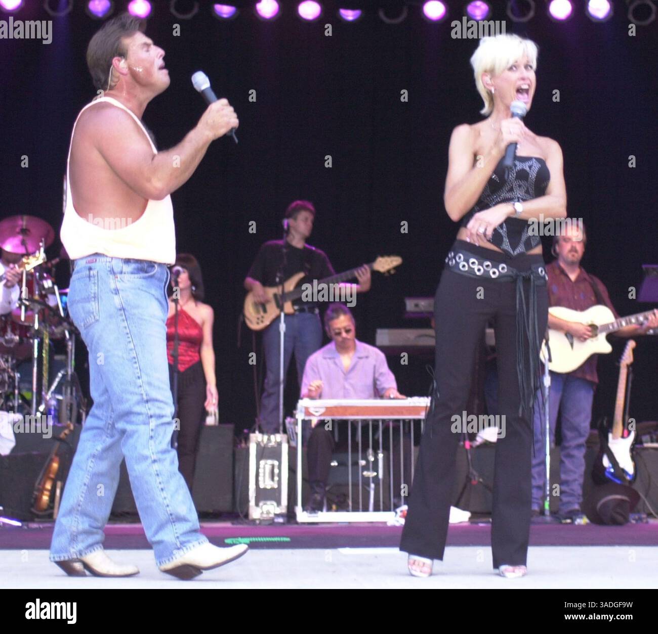 Lorrie morgan hi-res stock photography and images - Alamy