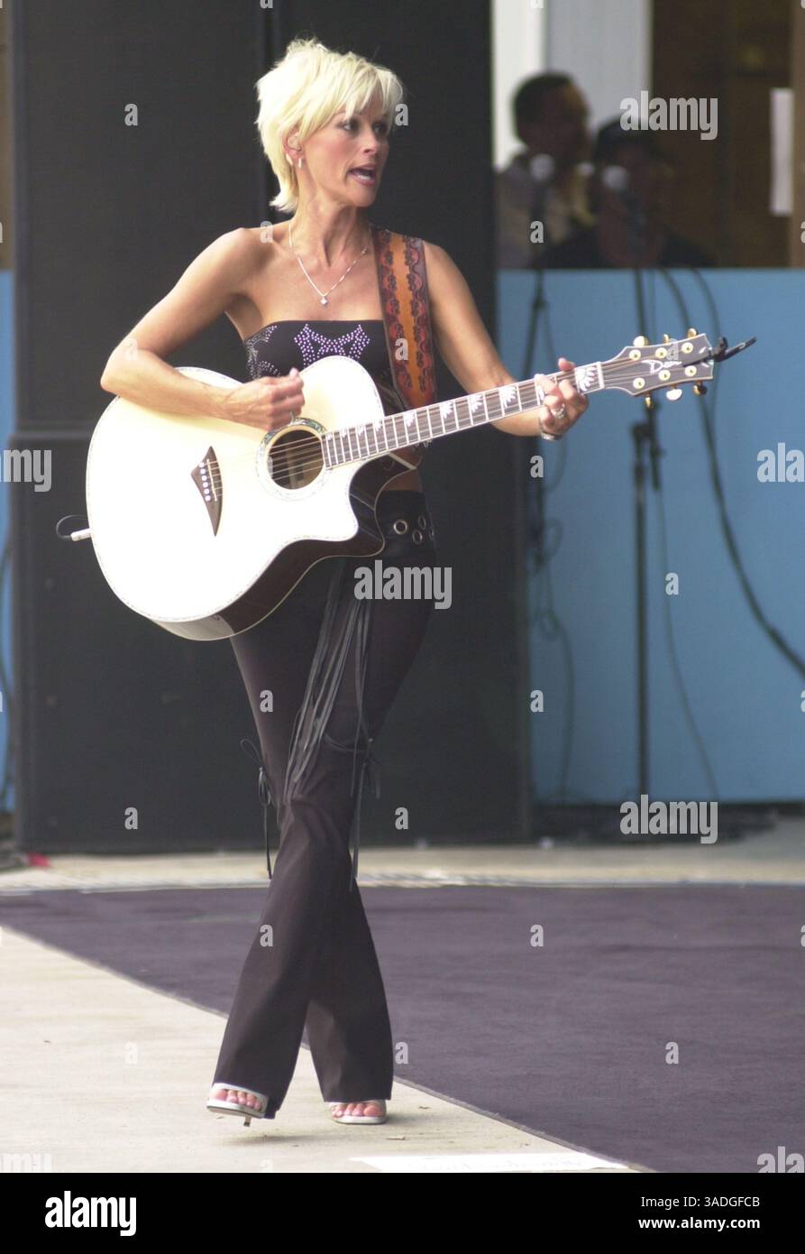 Lorrie morgan hi-res stock photography and images - Alamy