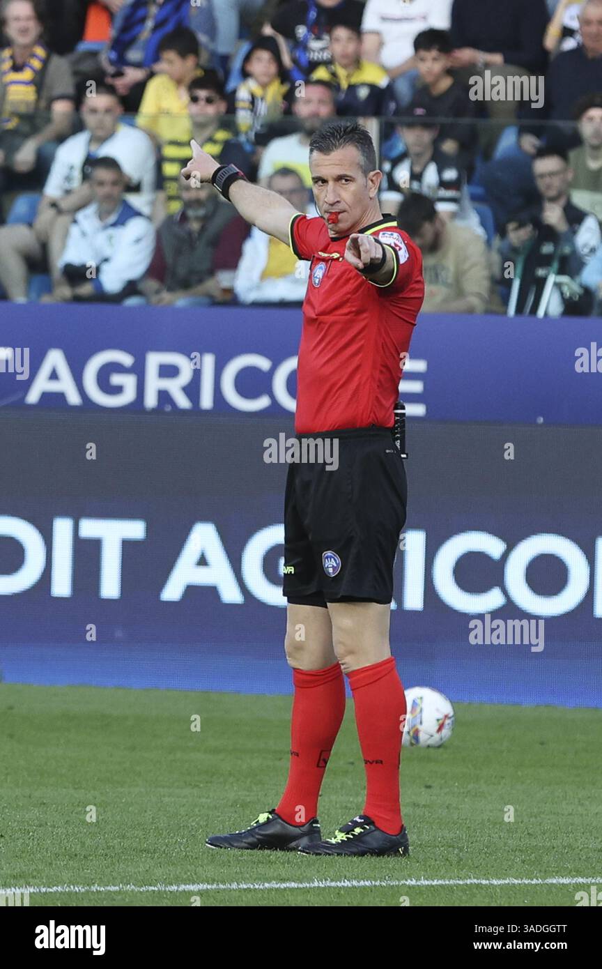 The Referee Daniele Doveri gestures during Parma Calcio vs ...