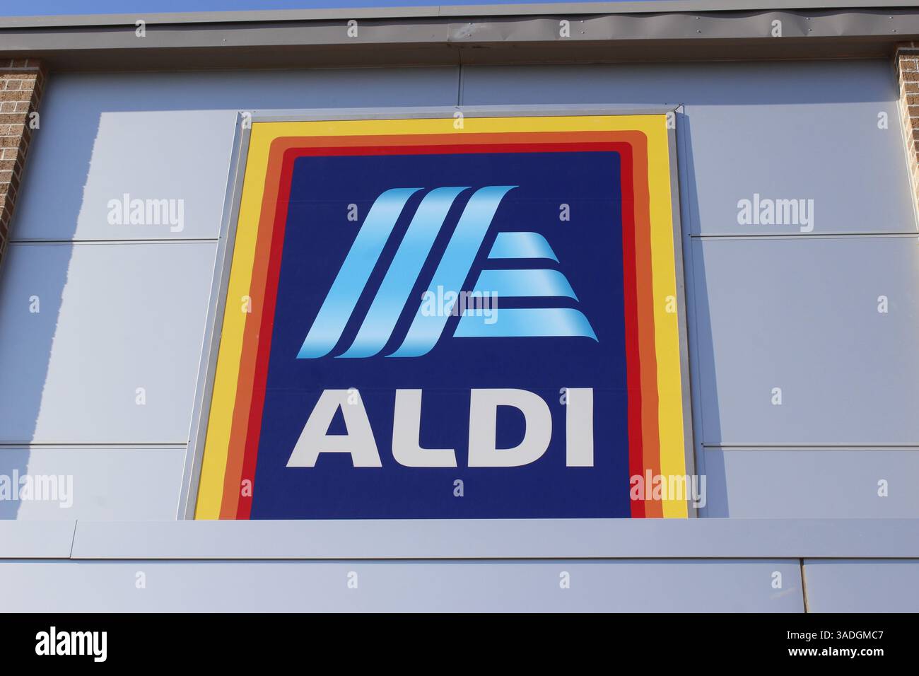 ALDI grocery store front closeup outdoors Stock Photo - Alamy