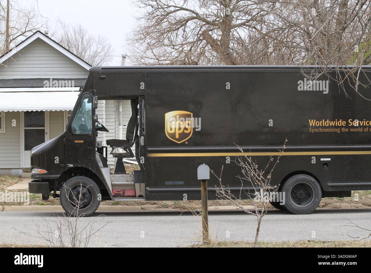 UPS truck delivering packages shot closeup outdoor Stock Photo - Alamy