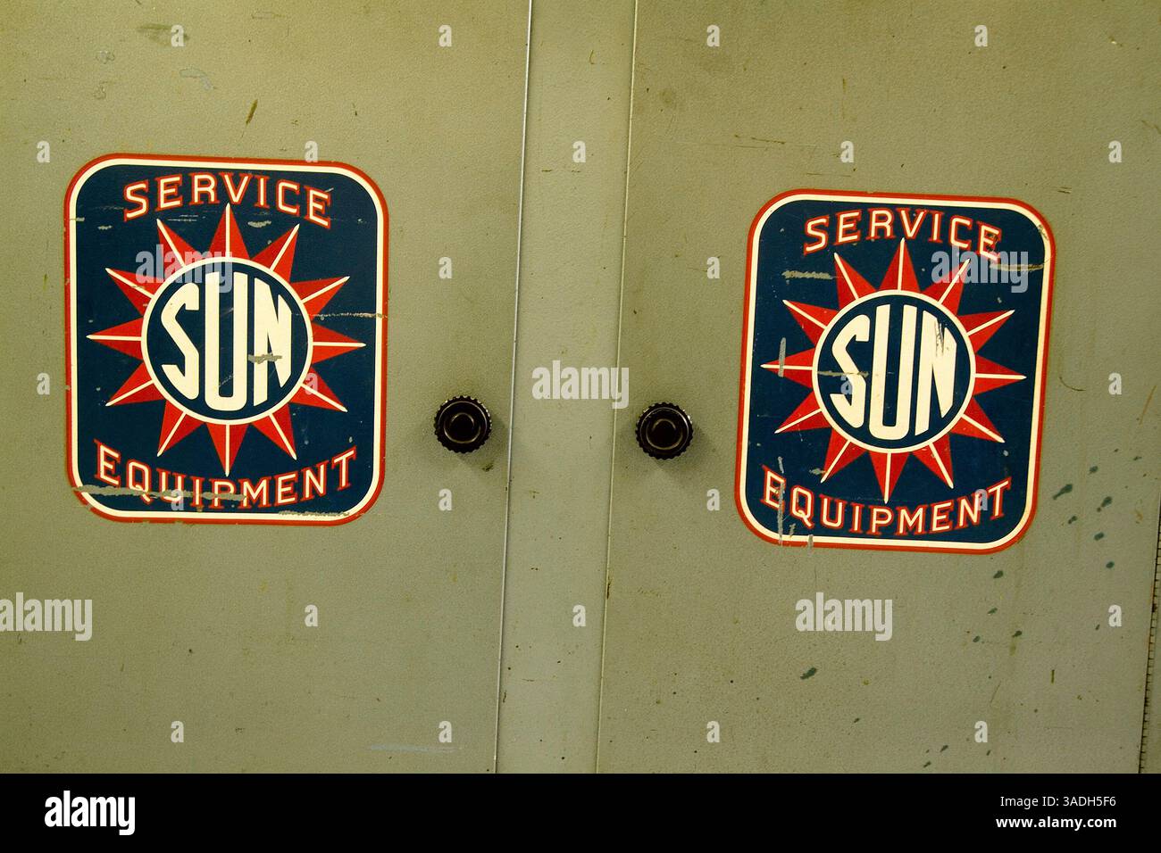 Sun equipment logos on tool cabinet in workshop hi-res stock ...