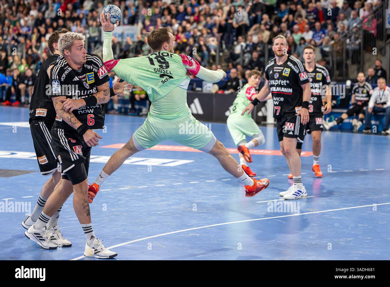 Nuernberg, Deutschland. 05th Apr, 2025. Welthandballer Mathias Gidsel (Fuechse Berlin, #19) beim ...