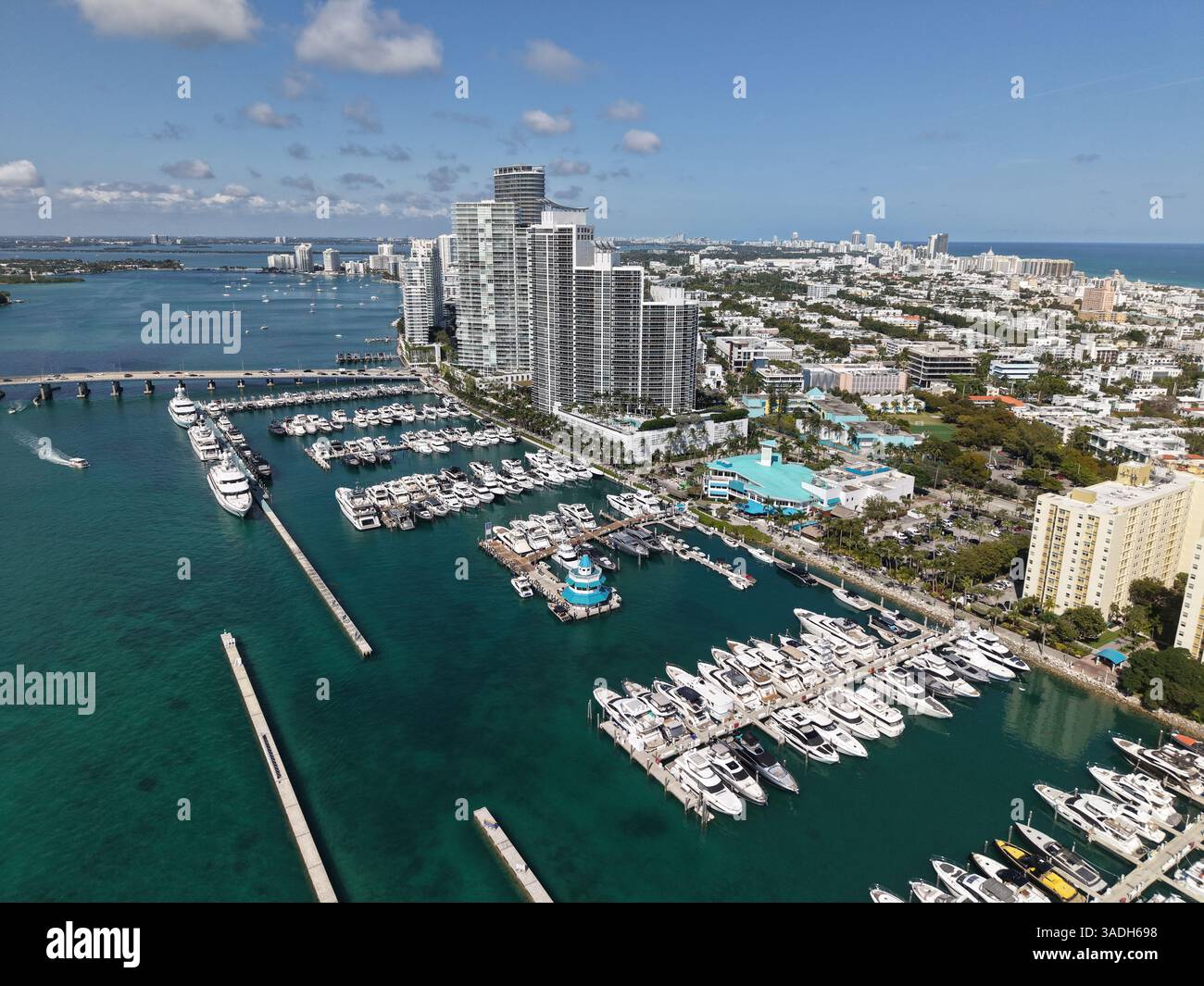 Yacht club. Marina in Miami, Florida. Private docks. South pointe Miami ...