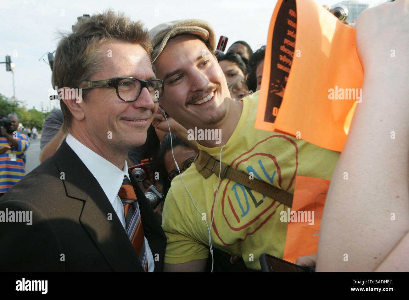 Jul 16, 2008 - Chicago, Illinois, USA - Actor GARY OLDMAN greets fan as ...