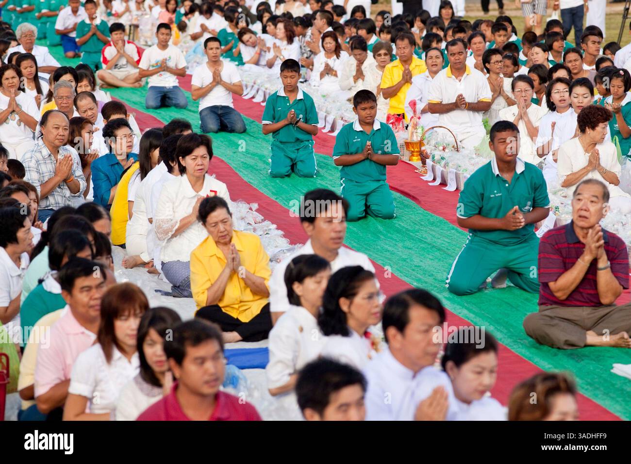 Sep 26, 2009 - Pattani, Thailand - Buddhists pray during the Tak Bat ...