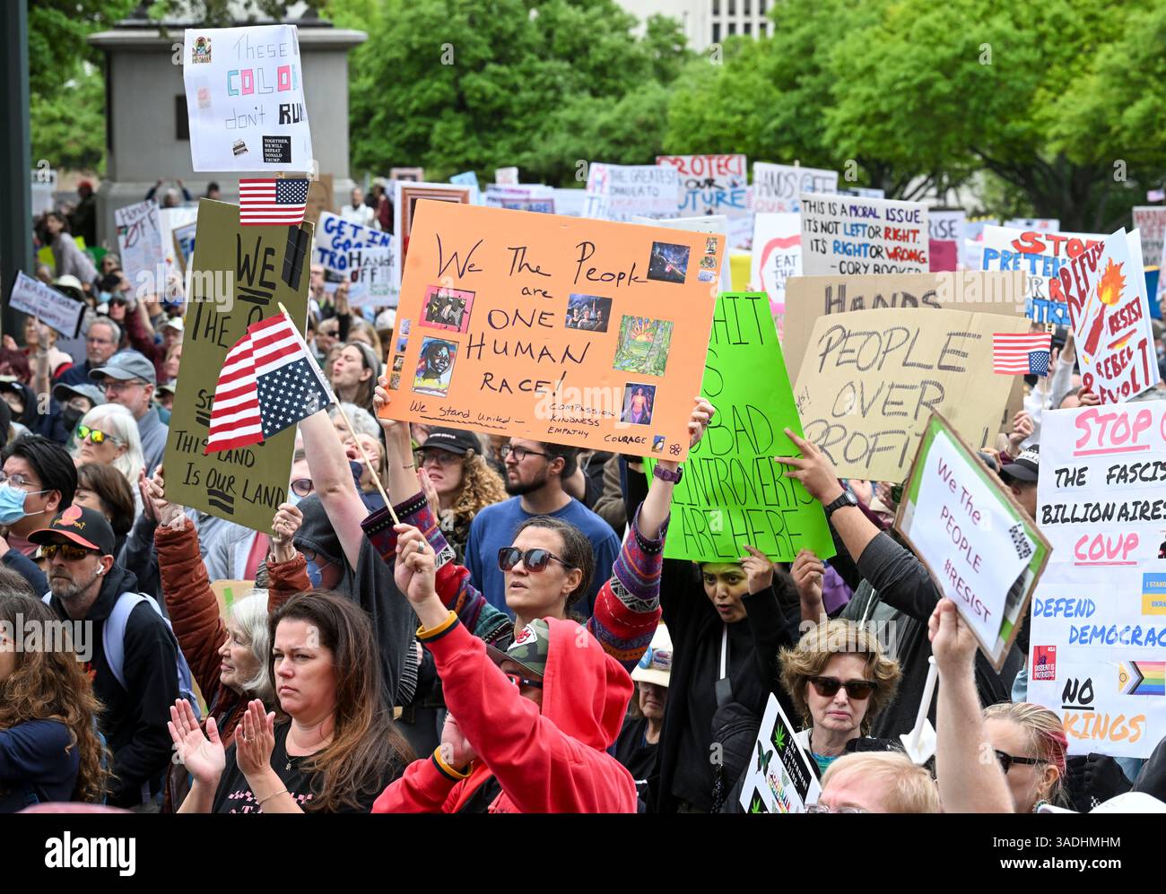 Austin, Tx, USA. 3rd Apr, 2025. Several thousand protesters rally at ...