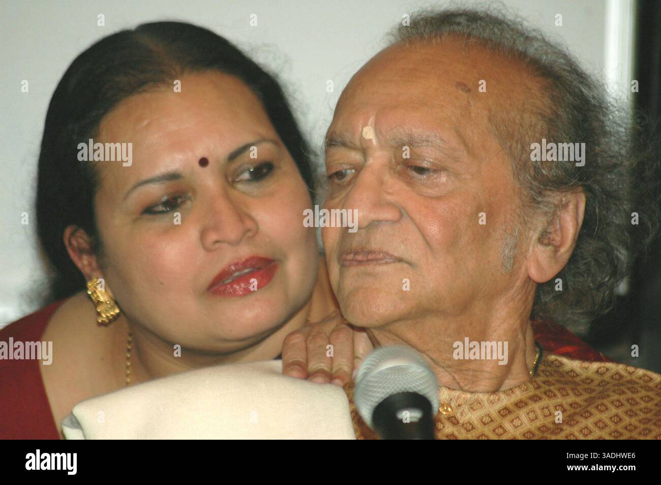 Dec 15, 2004; New Delhi, INDIA; Sitar maestro Pandit Ravi Shankar ...