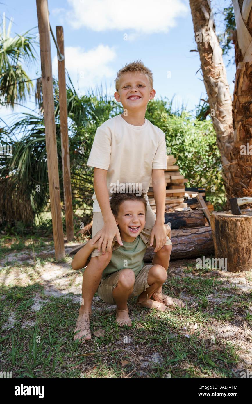Boys playing outside summer time hi-res stock photography and images ...