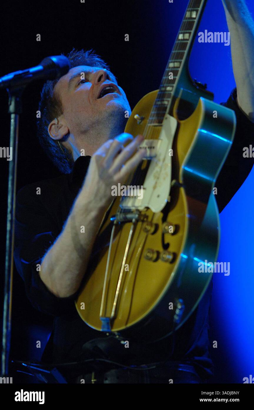 Jul 18, 2008 - PORTSMOUTH, Virginia , USA - BRYAN ADAMS canadian singer ...