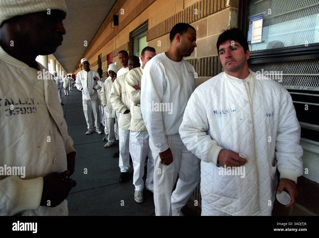 Double bunk inmates hi-res stock photography and images - Alamy