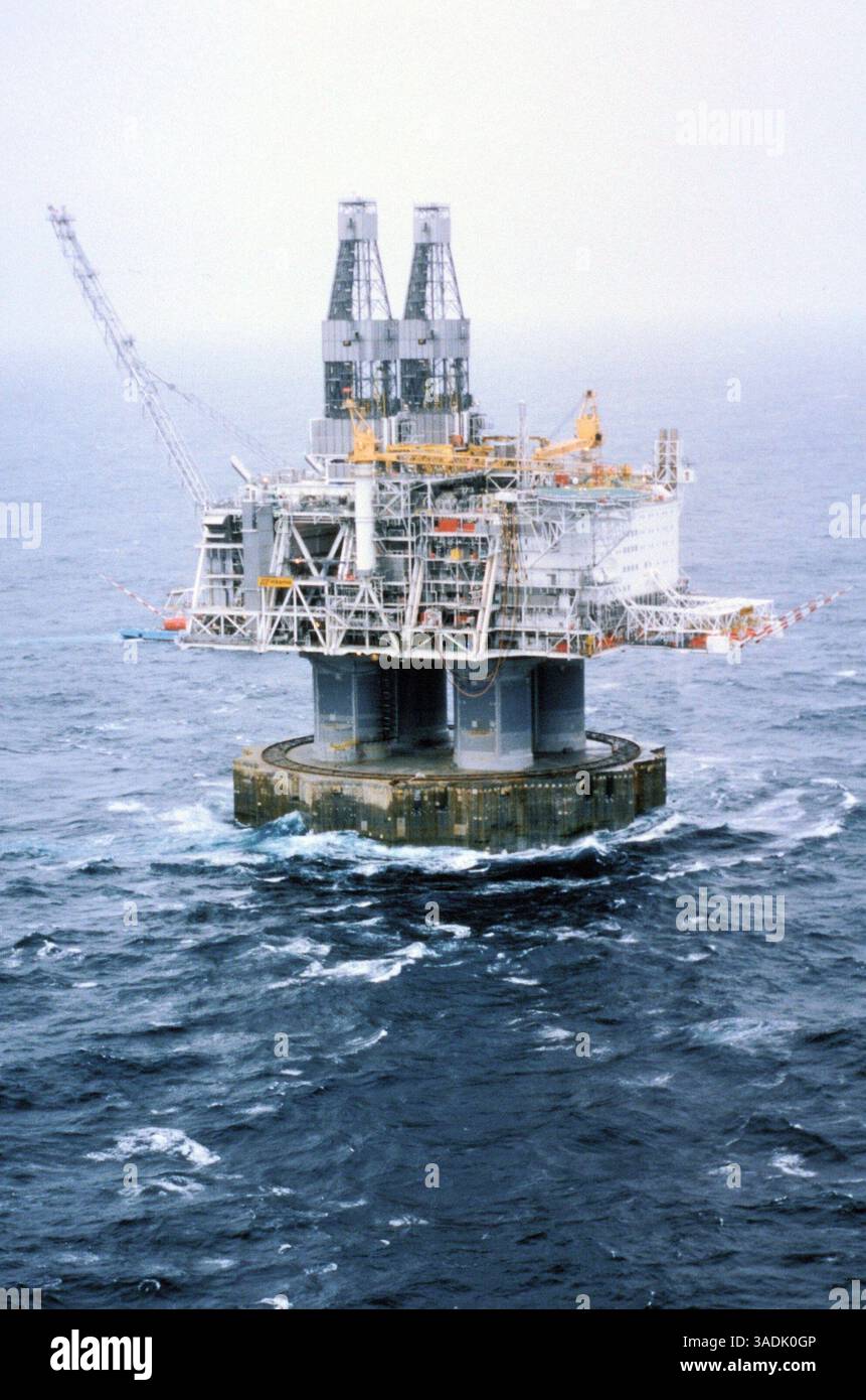 Hibernia oil platform hi-res stock photography and images - Alamy