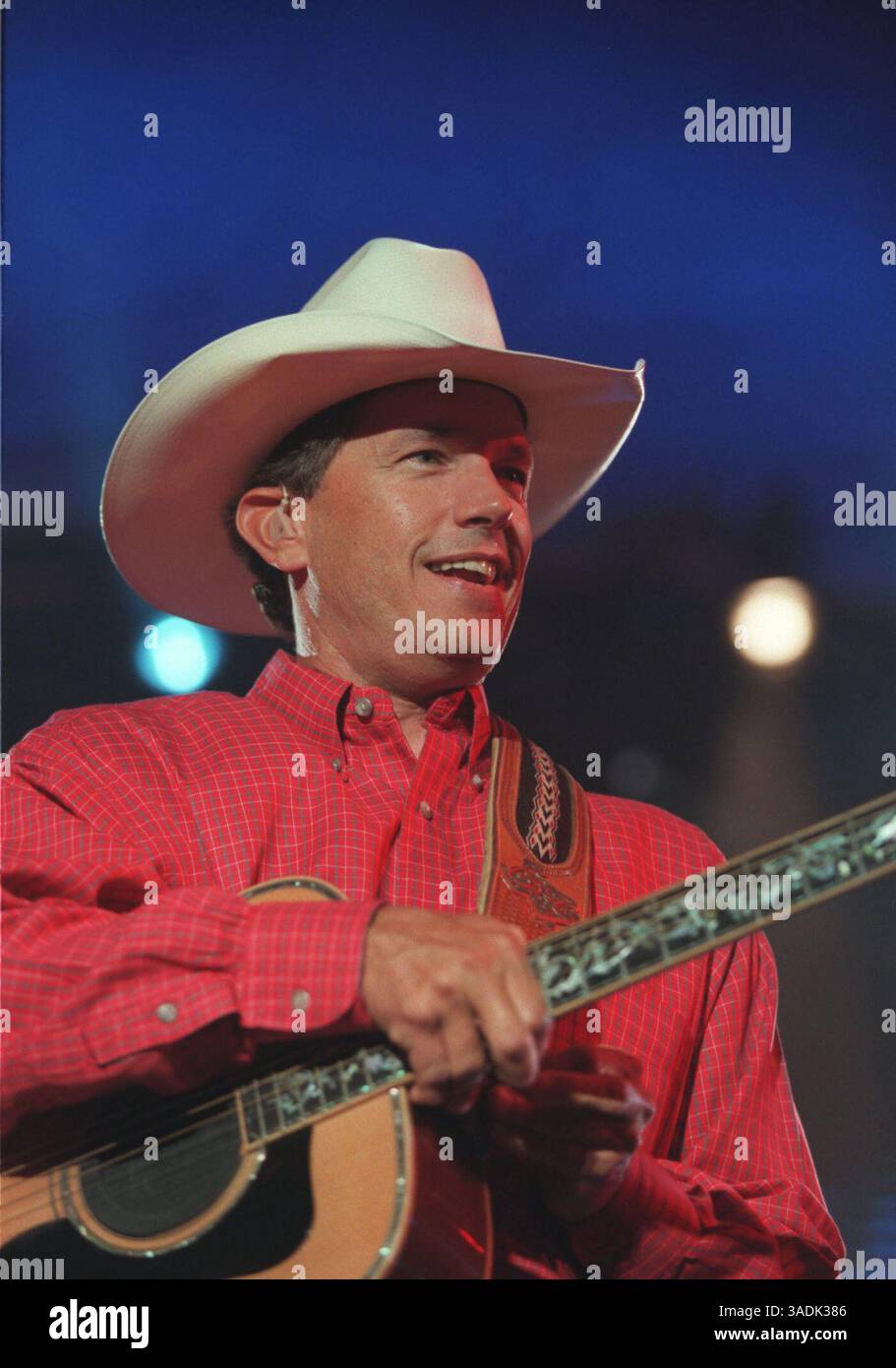 Jun 11, 2000; HOUSTON, TEXAS, USA; Singer GEORGE STRAIT in concert @ the George Strait Music ...