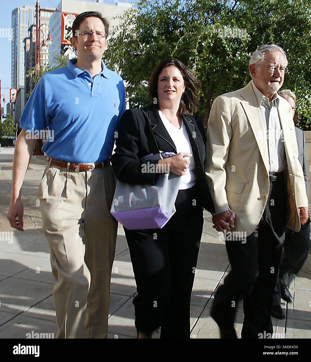 Jul 12, 2004; Houston, TX, USA; LEA FASTOW (C), wife of former Enron ...